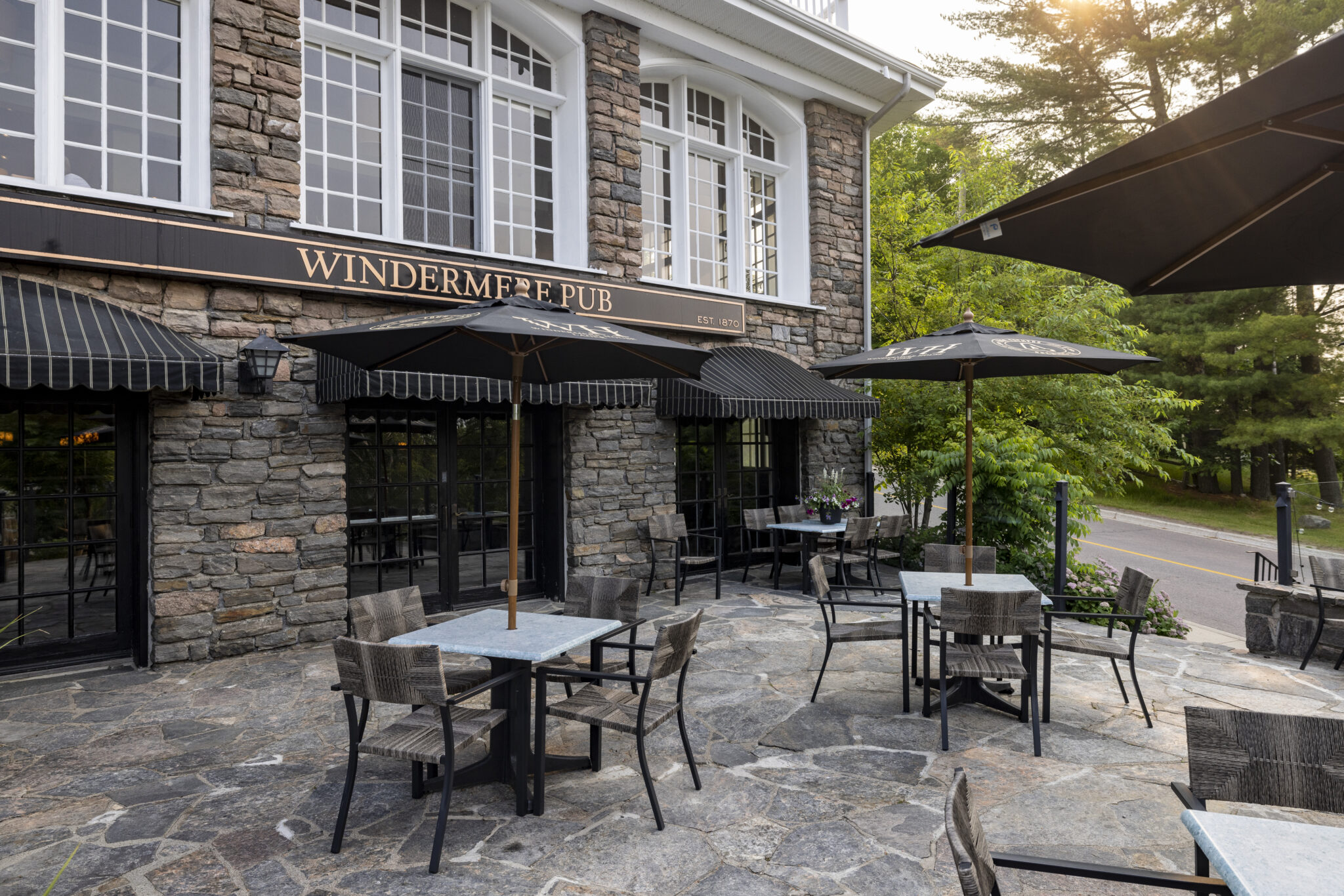 The Best Pubs & Bars in Muskoka Ontario on Lake Rosseau | Windermere Pub