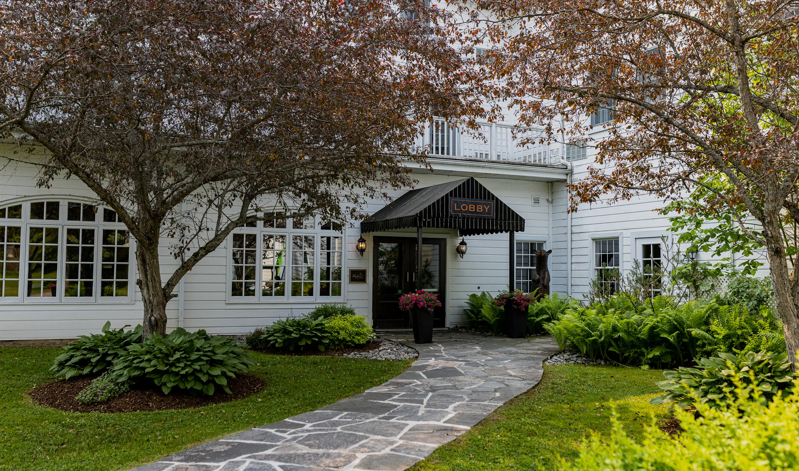 Contact Us - Your Gateway to Lakeside Luxury | Muskoka, Ontario Resort